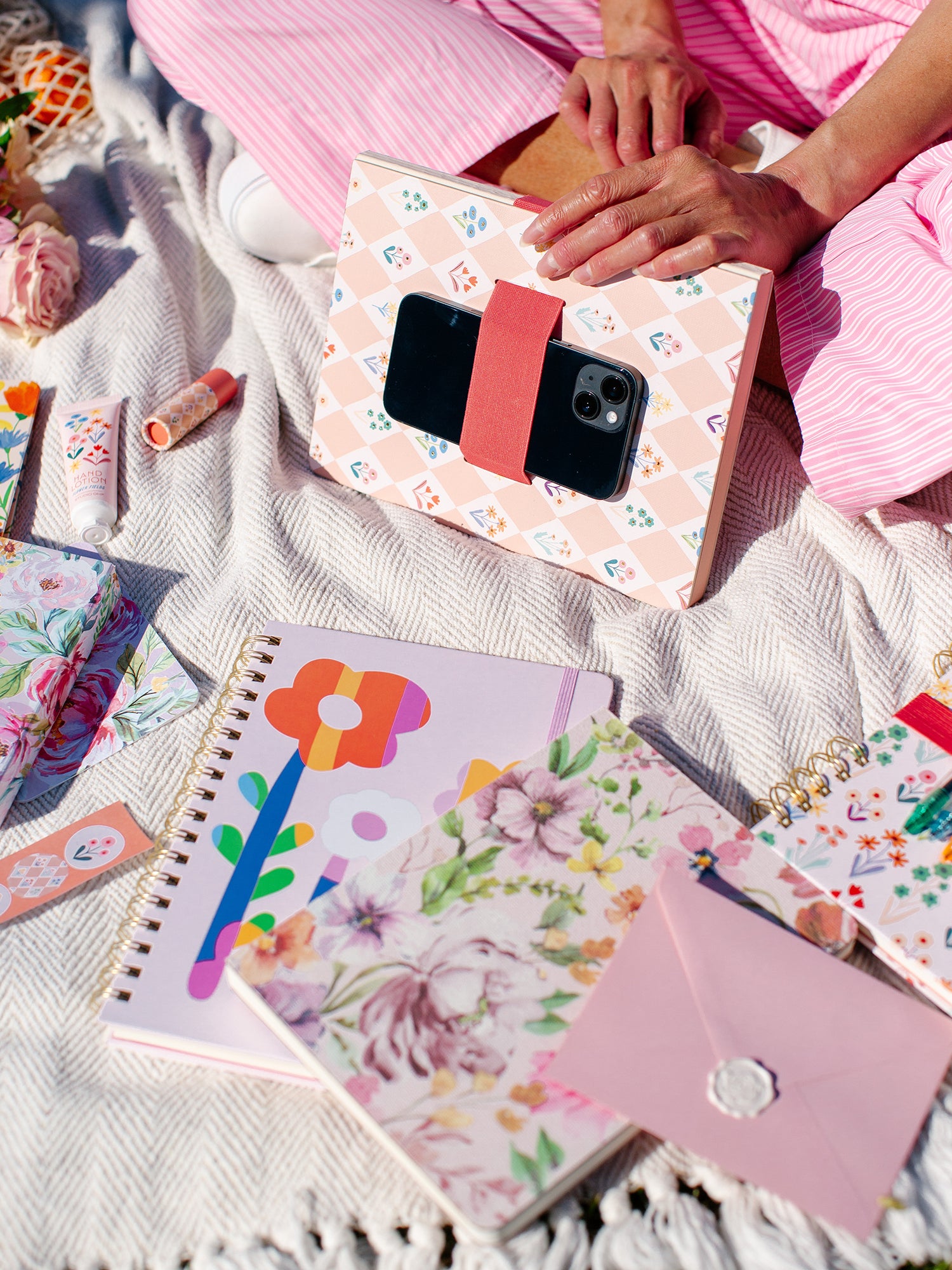 Meadow Lane Casey Notebook with Phone Loop – Studio Oh!